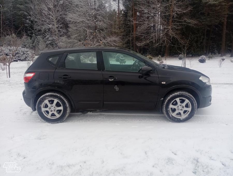 Black Nissan Qashqai 2010 in Vilnius, with an engine capacity of 1.60 L and mileage of 274 thousand km for 4950 €, photo 12 on AUTOMOTO.COM.LV