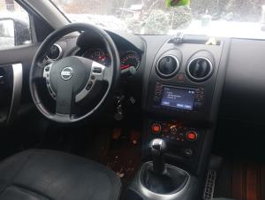 Black Nissan Qashqai 2010 in Vilnius, with an engine capacity of 1.60 L and mileage of 274 thousand km for 4950 €, photo 24 on AUTOMOTO.COM.LV