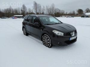 Melns Nissan Qashqai 2010 Talsi, ar dzinēja tilpumu 2.00 L un nobraukumu 294 tūkst. km par 5200 €, foto  vietnē AUTOMOTO.COM.LV