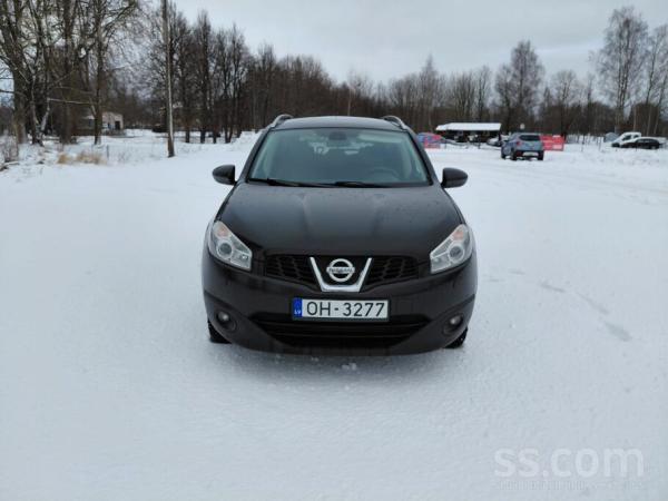 Black Nissan Qashqai 2010 in Talsi, with an engine capacity of 2.00 L and mileage of 294 thousand km for 5200 €, photo 2 on AUTOMOTO.COM.LV