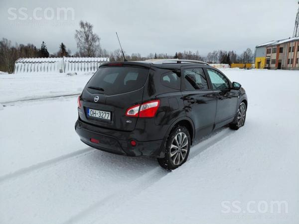 Black Nissan Qashqai 2010 in Talsi, with an engine capacity of 2.00 L and mileage of 294 thousand km for 5200 €, photo 6 on AUTOMOTO.COM.LV