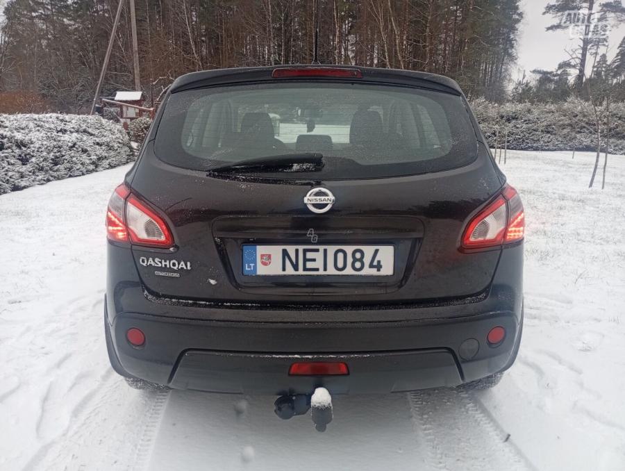 Black Nissan Qashqai 2010 in Vilnius, with an engine capacity of 1.60 L and mileage of 274 thousand km for 4950 €, photo 6 on AUTOMOTO.COM.LV
