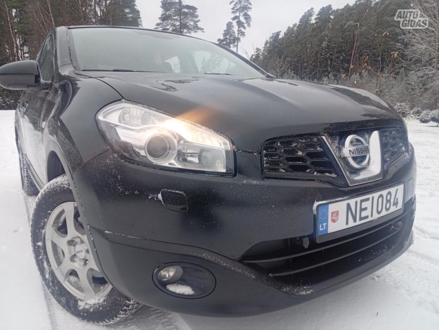 Black Nissan Qashqai 2010 in Vilnius, with an engine capacity of 1.60 L and mileage of 274 thousand km for 4950 €, photo 9 on AUTOMOTO.COM.LV