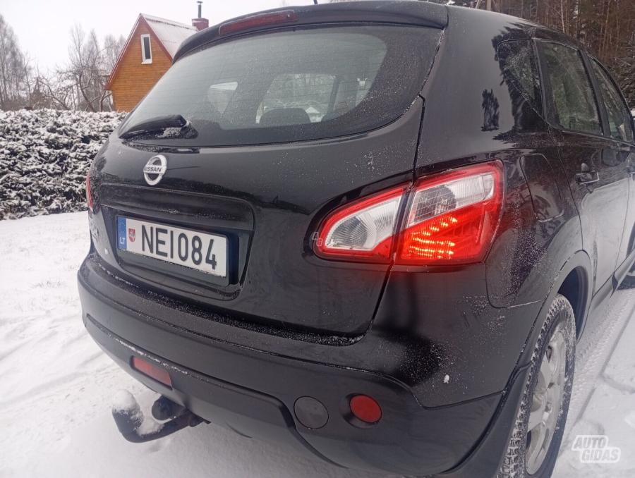 Black Nissan Qashqai 2010 in Vilnius, with an engine capacity of 1.60 L and mileage of 274 thousand km for 4950 €, photo 10 on AUTOMOTO.COM.LV
