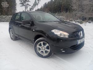 Black Nissan Qashqai 2010 in Vilnius, with an engine capacity of 1.60 L and mileage of 274 thousand km for 4950 €, photo  on AUTOMOTO.COM.LV