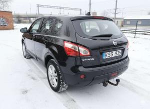 Black Nissan Qashqai 2010 in Siauliai, with an engine capacity of 1.46 L and mileage of 247 thousand km for 4850 €, photo 6 on AUTOMOTO.COM.LV