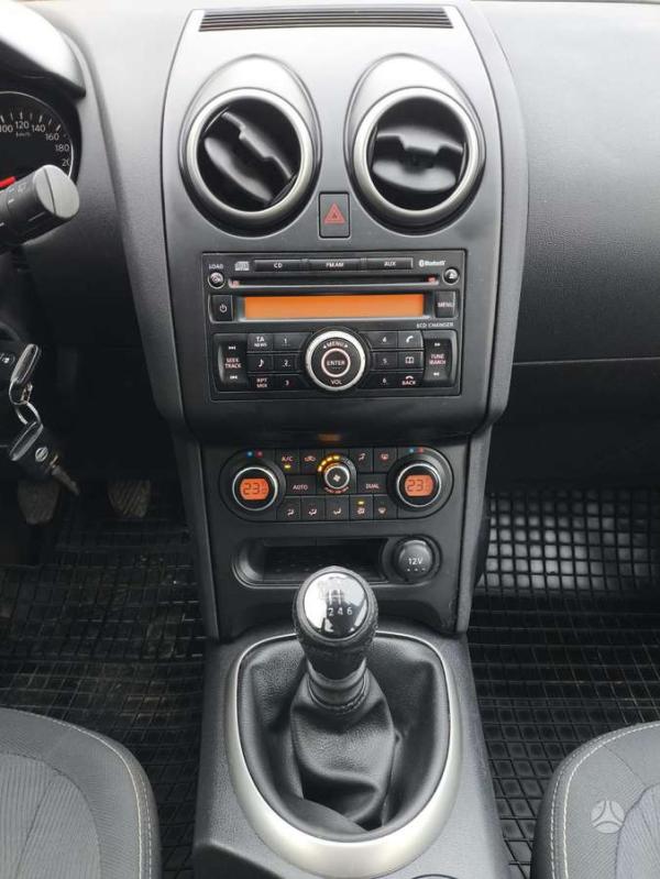 Black Nissan Qashqai 2010 in Siauliai, with an engine capacity of 1.46 L and mileage of 247 thousand km for 4850 €, photo 11 on AUTOMOTO.COM.LV