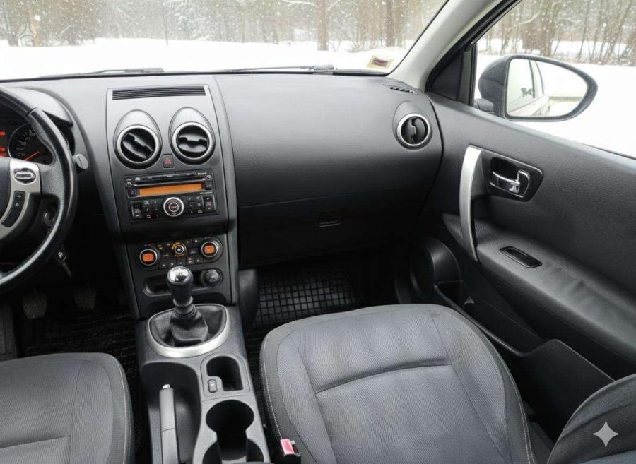 Black Nissan Qashqai 2010 in Siauliai, with an engine capacity of 1.46 L and mileage of 247 thousand km for 4850 €, photo 12 on AUTOMOTO.COM.LV