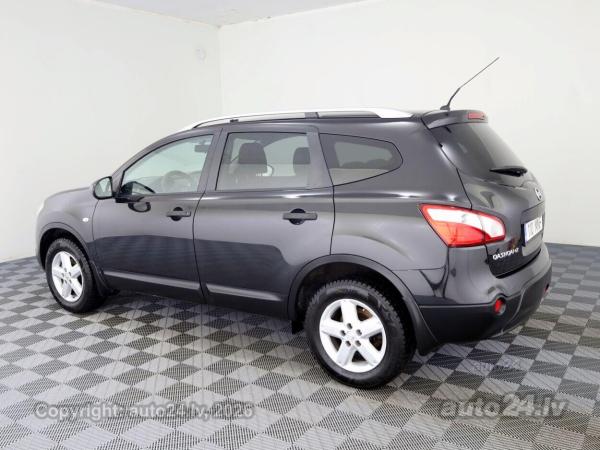 Black Nissan Qashqai 2010 in Tallinn, with an engine capacity of 1.60 L and mileage of 199 thousand km for 3199 €, photo 4 on AUTOMOTO.COM.LV