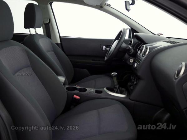 Black Nissan Qashqai 2010 in Tallinn, with an engine capacity of 1.60 L and mileage of 199 thousand km for 3199 €, photo 6 on AUTOMOTO.COM.LV