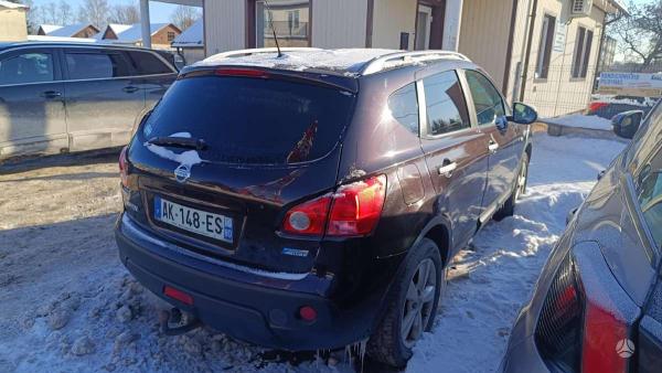 Black Nissan Qashqai 2010 in Taurage, with an engine capacity of 1.46 L and mileage of 250 thousand km for 3500 €, photo 4 on AUTOMOTO.COM.LV