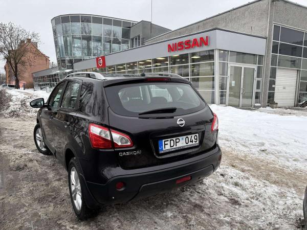 Black Nissan Qashqai 2010 in Klaipeda, with an engine capacity of 1.60 L and mileage of 99 thousand km for 7500 €, photo 6 on AUTOMOTO.COM.LV