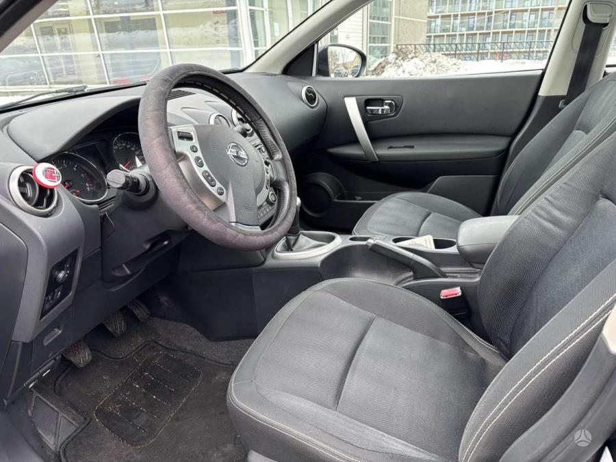 Melns Nissan Qashqai 2010 Klaipėda, ar dzinēja tilpumu 1.60 L un nobraukumu 99 tūkst. km par 7500 €, foto 12 vietnē AUTOMOTO.COM.LV