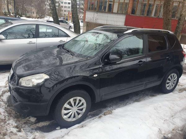 Black Nissan Qashqai 2010 in Vilnius, with an engine capacity of 2.00 L and mileage of 194 thousand km for 4500 €, photo 1 on AUTOMOTO.COM.LV