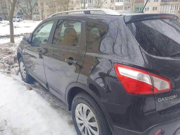 Black Nissan Qashqai 2010 in Vilnius, with an engine capacity of 2.00 L and mileage of 194 thousand km for 4500 €, photo 2 on AUTOMOTO.COM.LV