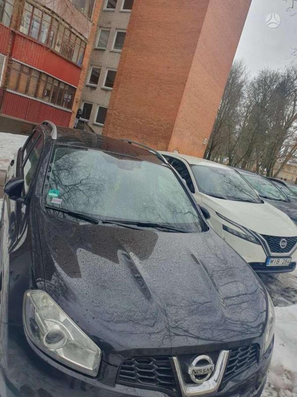 Black Nissan Qashqai 2010 in Vilnius, with an engine capacity of 2.00 L and mileage of 194 thousand km for 4500 €, photo 3 on AUTOMOTO.COM.LV