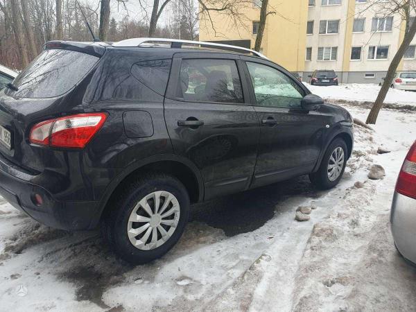 Black Nissan Qashqai 2010 in Vilnius, with an engine capacity of 2.00 L and mileage of 194 thousand km for 4500 €, photo 10 on AUTOMOTO.COM.LV
