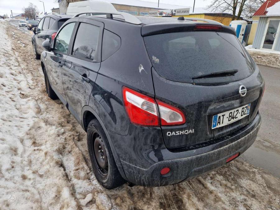 Melns Nissan Qashqai 2010 Tauragė, ar dzinēja tilpumu 2.00 L un nobraukumu 184 tūkst. km par 3100 €, foto 3 vietnē AUTOMOTO.COM.LV