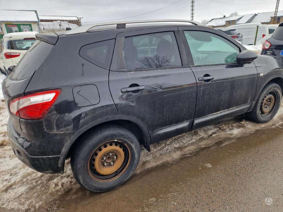 Melns Nissan Qashqai 2010 Tauragė, ar dzinēja tilpumu 2.00 L un nobraukumu 184 tūkst. km par 3100 €, foto 4 vietnē AUTOMOTO.COM.LV