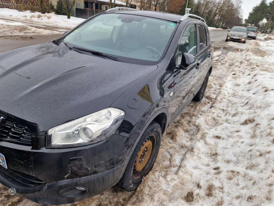 Melns Nissan Qashqai 2010 Tauragė, ar dzinēja tilpumu 2.00 L un nobraukumu 184 tūkst. km par 3100 €, foto 5 vietnē AUTOMOTO.COM.LV