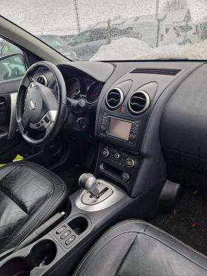 Melns Nissan Qashqai 2010 Tauragė, ar dzinēja tilpumu 2.00 L un nobraukumu 184 tūkst. km par 3100 €, foto 7 vietnē AUTOMOTO.COM.LV
