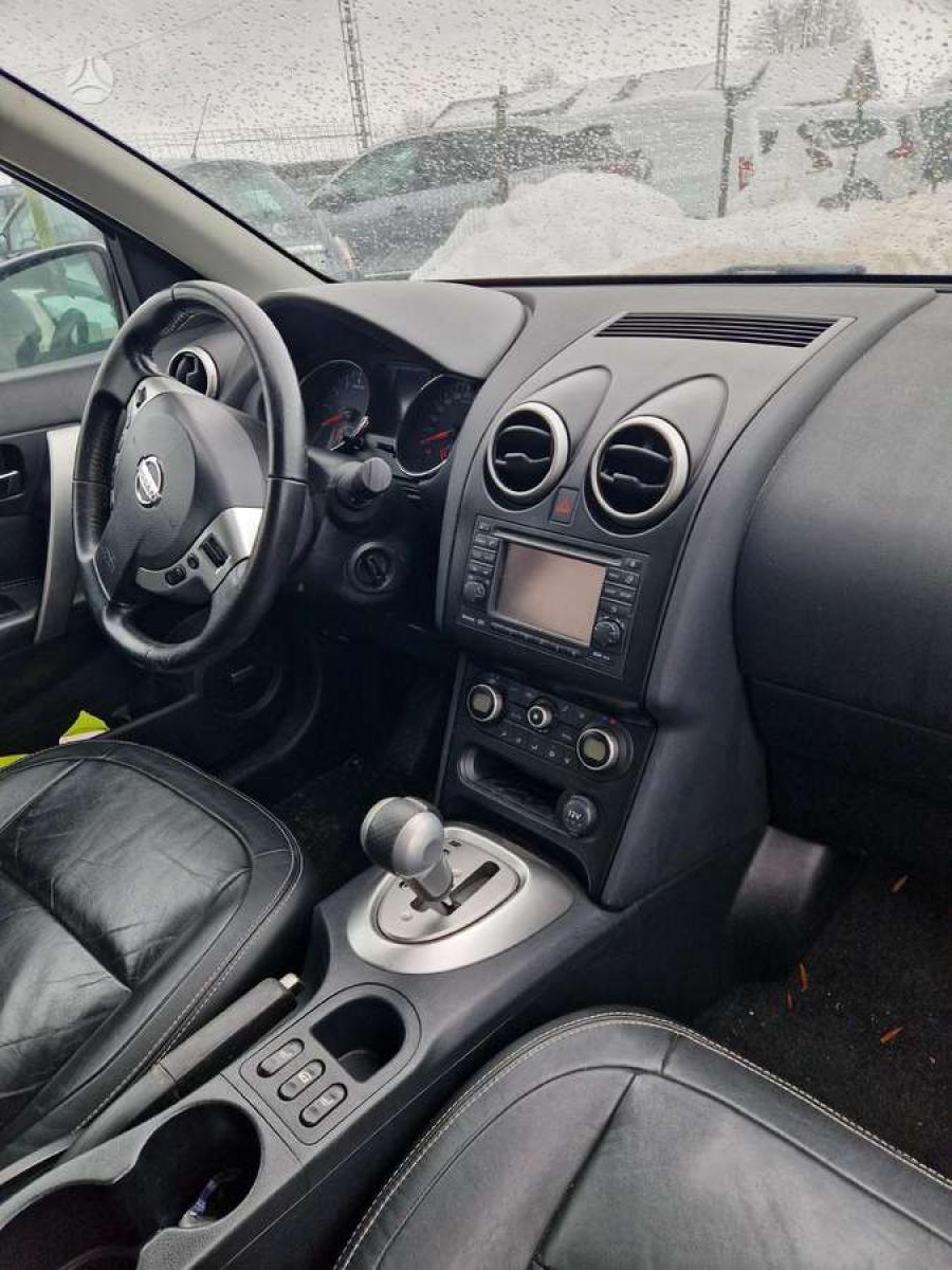 Melns Nissan Qashqai 2010 Tauragė, ar dzinēja tilpumu 2.00 L un nobraukumu 184 tūkst. km par 3100 €, foto 7 vietnē AUTOMOTO.COM.LV