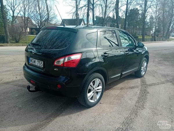 Black Nissan Qashqai 2010 in Utena, with an engine capacity of 2.00 L and mileage of 271 thousand km for 5200 €, photo 3 on AUTOMOTO.COM.LV