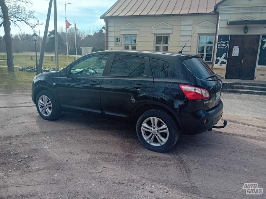 Black Nissan Qashqai 2010 in Utena, with an engine capacity of 2.00 L and mileage of 271 thousand km for 5200 €, photo 7 on AUTOMOTO.COM.LV