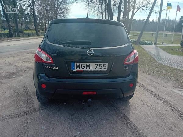 Black Nissan Qashqai 2010 in Utena, with an engine capacity of 2.00 L and mileage of 271 thousand km for 5200 €, photo 7 on AUTOMOTO.COM.LV