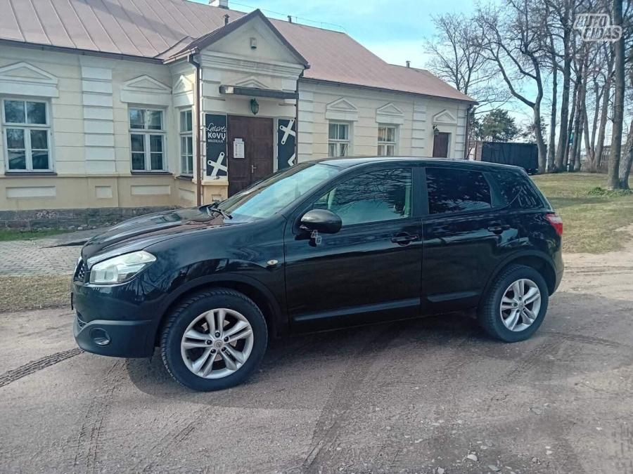Black Nissan Qashqai 2010 in Utena, with an engine capacity of 2.00 L and mileage of 271 thousand km for 5200 €, photo 13 on AUTOMOTO.COM.LV