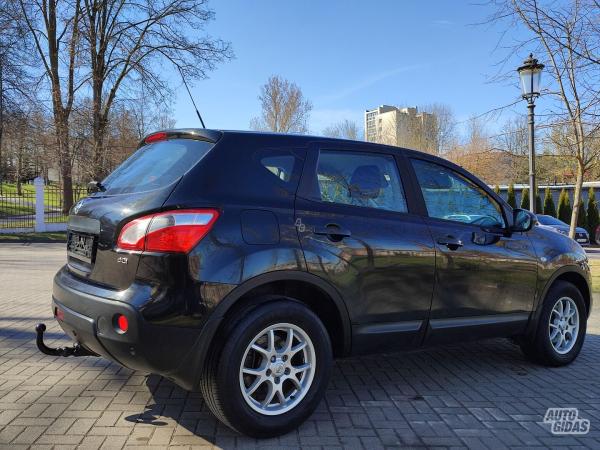Melns Nissan Qashqai 2010 Šauļi, ar dzinēja tilpumu 2.00 L un nobraukumu 300 tūkst. km par 4800 €, foto 3 vietnē AUTOMOTO.COM.LV