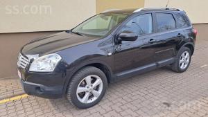 Black Nissan Qashqai 2010 in Ogre, with an engine capacity of 2.00 L and mileage of 298 thousand km for 4999 €, photo 6 on AUTOMOTO.COM.LV