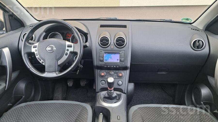 Black Nissan Qashqai 2010 in Ogre, with an engine capacity of 2.00 L and mileage of 298 thousand km for 4999 €, photo 12 on AUTOMOTO.COM.LV