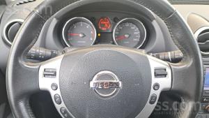 Black Nissan Qashqai 2010 in Ogre, with an engine capacity of 2.00 L and mileage of 298 thousand km for 4999 €, photo 13 on AUTOMOTO.COM.LV