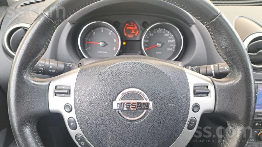 Black Nissan Qashqai 2010 in Ogre, with an engine capacity of 2.00 L and mileage of 298 thousand km for 4999 €, photo 13 on AUTOMOTO.COM.LV