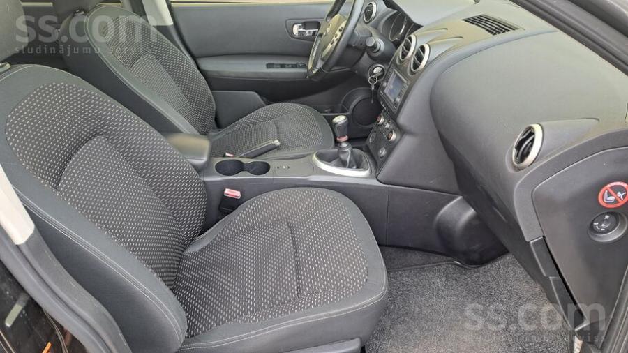 Black Nissan Qashqai 2010 in Ogre, with an engine capacity of 2.00 L and mileage of 298 thousand km for 4999 €, photo 15 on AUTOMOTO.COM.LV