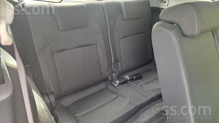 Black Nissan Qashqai 2010 in Ogre, with an engine capacity of 2.00 L and mileage of 298 thousand km for 4999 €, photo 17 on AUTOMOTO.COM.LV