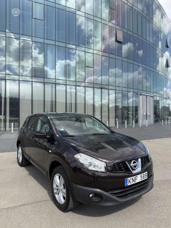Black Nissan Qashqai 2010 in Siauliai, with an engine capacity of 1.46 L and mileage of 341 thousand km for 4600 €, photo 1 on AUTOMOTO.COM.LV