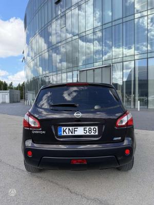 Black Nissan Qashqai 2010 in Siauliai, with an engine capacity of 1.46 L and mileage of 341 thousand km for 4600 €, photo 4 on AUTOMOTO.COM.LV