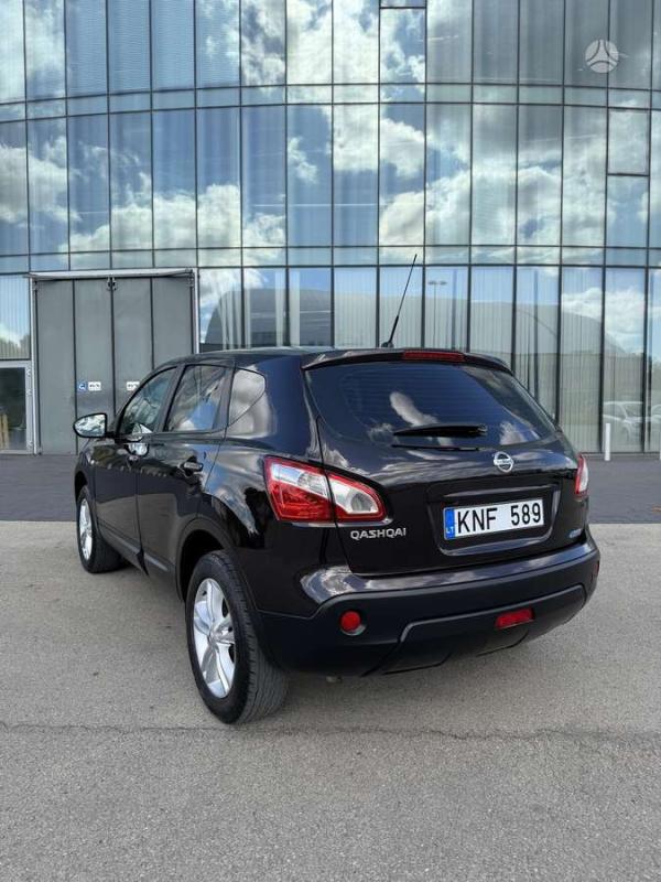 Black Nissan Qashqai 2010 in Siauliai, with an engine capacity of 1.46 L and mileage of 341 thousand km for 4600 €, photo 6 on AUTOMOTO.COM.LV