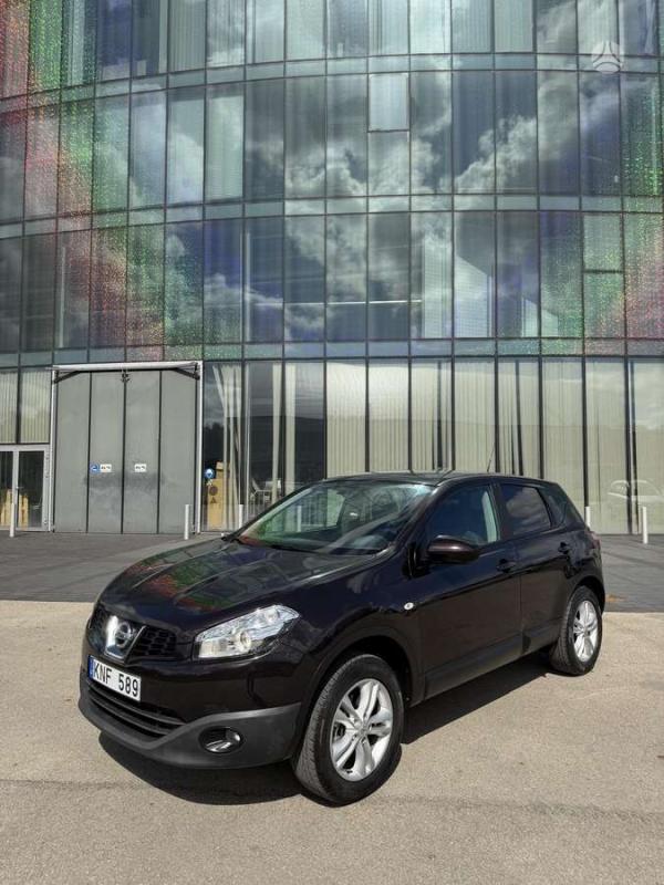 Black Nissan Qashqai 2010 in Siauliai, with an engine capacity of 1.46 L and mileage of 341 thousand km for 4600 €, photo 7 on AUTOMOTO.COM.LV