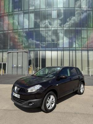 Black Nissan Qashqai 2010 in Siauliai, with an engine capacity of 1.46 L and mileage of 341 thousand km for 4600 €, photo 8 on AUTOMOTO.COM.LV