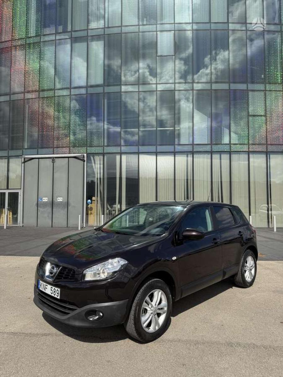 Black Nissan Qashqai 2010 in Siauliai, with an engine capacity of 1.46 L and mileage of 341 thousand km for 4600 €, photo 8 on AUTOMOTO.COM.LV