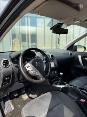 Black Nissan Qashqai 2010 in Siauliai, with an engine capacity of 1.46 L and mileage of 341 thousand km for 4600 €, photo 11 on AUTOMOTO.COM.LV