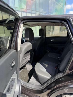 Black Nissan Qashqai 2010 in Siauliai, with an engine capacity of 1.46 L and mileage of 341 thousand km for 4600 €, photo 16 on AUTOMOTO.COM.LV