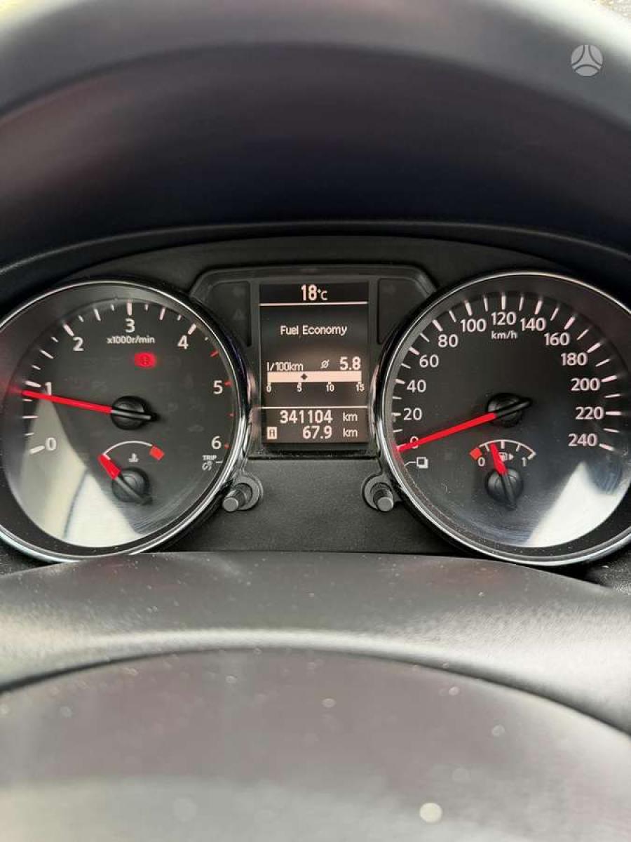 Black Nissan Qashqai 2010 in Siauliai, with an engine capacity of 1.46 L and mileage of 341 thousand km for 4600 €, photo 18 on AUTOMOTO.COM.LV