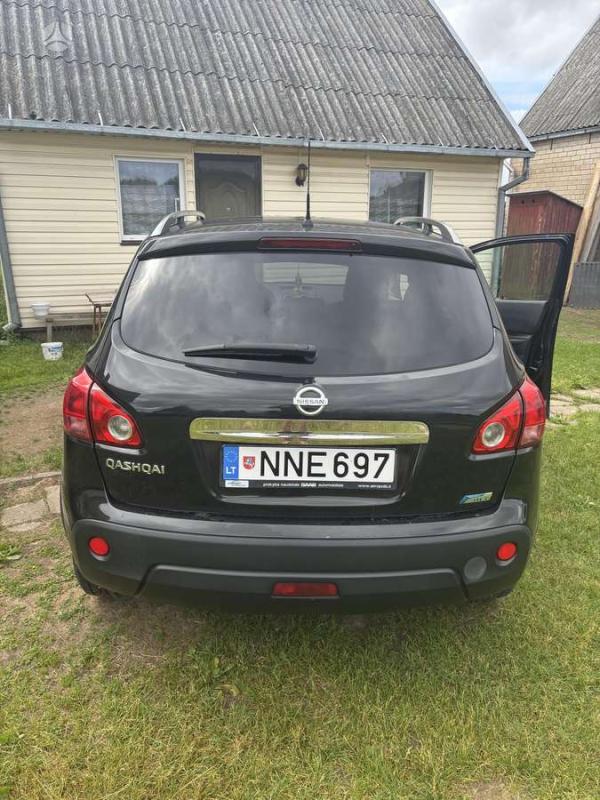 Black Nissan Qashqai 2010 in Ignalina, with an engine capacity of 1.46 L and mileage of 290 thousand km for 4000 €, photo 4 on AUTOMOTO.COM.LV