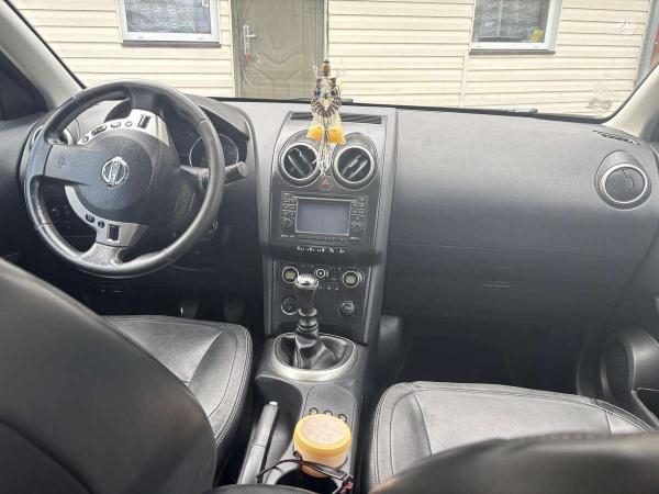 Black Nissan Qashqai 2010 in Ignalina, with an engine capacity of 1.46 L and mileage of 290 thousand km for 4000 €, photo 6 on AUTOMOTO.COM.LV