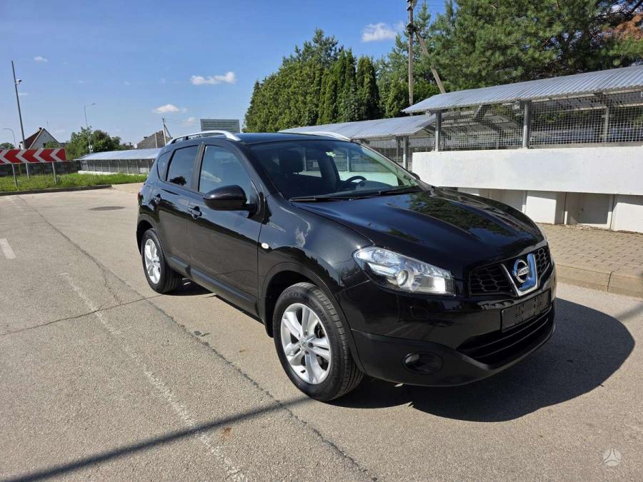 Black Nissan Qashqai 2010 in Marijampole, with an engine capacity of 2.00 L and mileage of 189 thousand km for 4990 €, photo 4 on AUTOMOTO.COM.LV