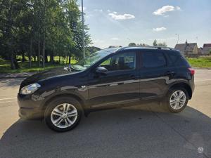 Black Nissan Qashqai 2010 in Marijampole, with an engine capacity of 2.00 L and mileage of 189 thousand km for 4990 €, photo 9 on AUTOMOTO.COM.LV